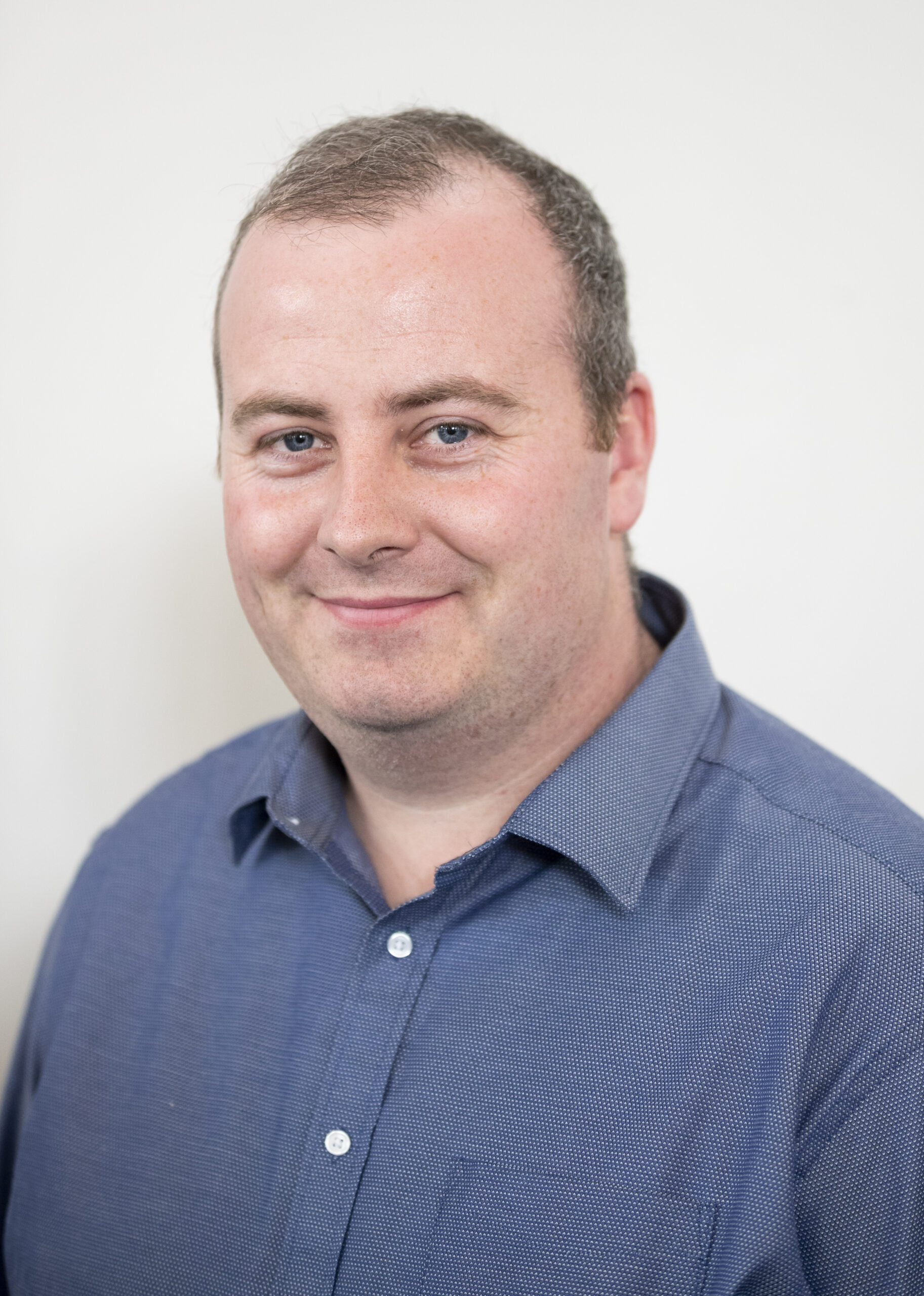 Robert Hughes - Cwmpas